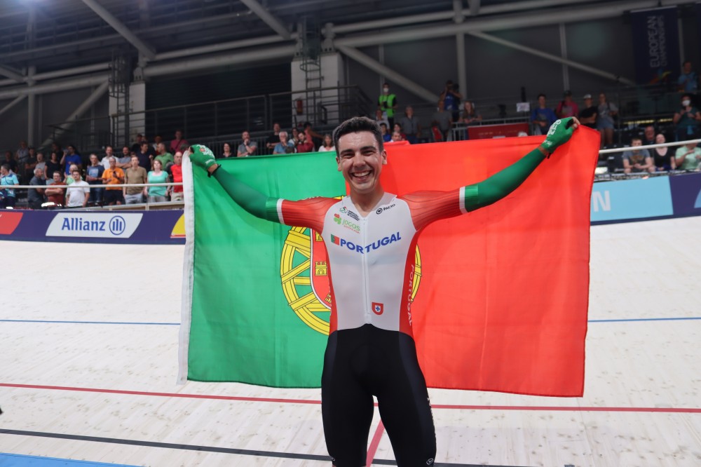 Iúri conquista título com corrida à campeão